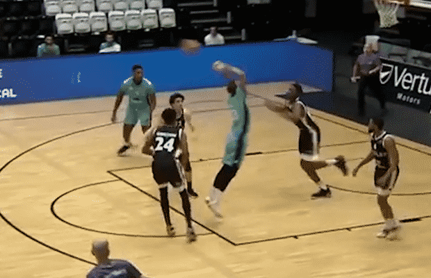 Gareth Murray goes no look over the head! BBL Top 10 Plays - Week 18 ...